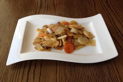 Chicken with Bamboo Shoots & Water Chestnuts - Chinese Wok
